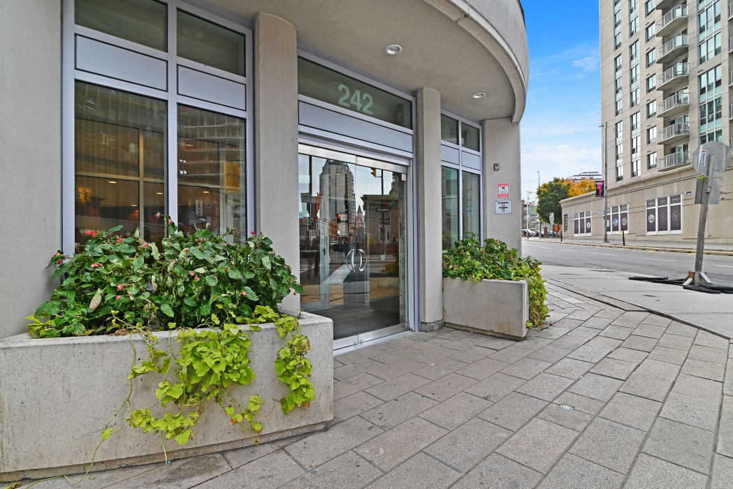 1704-242 Rideau Street Ottawa – London House Photography