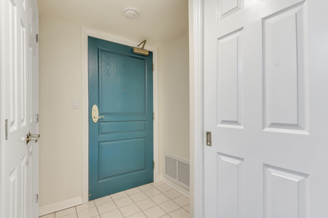 208-1 Meridian Place Ottawa – London House Photography