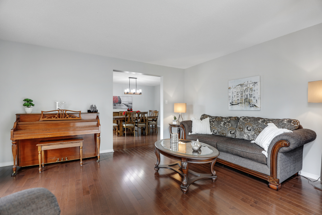 7087 Quinnfield Way Ottawa – London House Photography